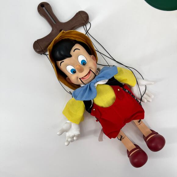 Disney | Holiday | Telco Walt Disneys Pinocchio Animated Singing ...